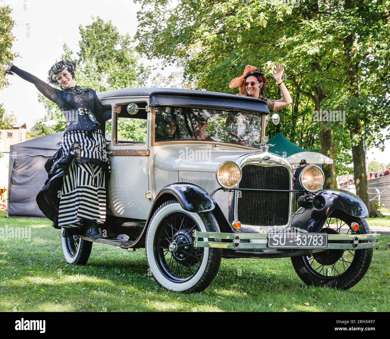 Henrichenburg, Waltrop, Germany. 13th Aug, 2023. A steampunk group ...