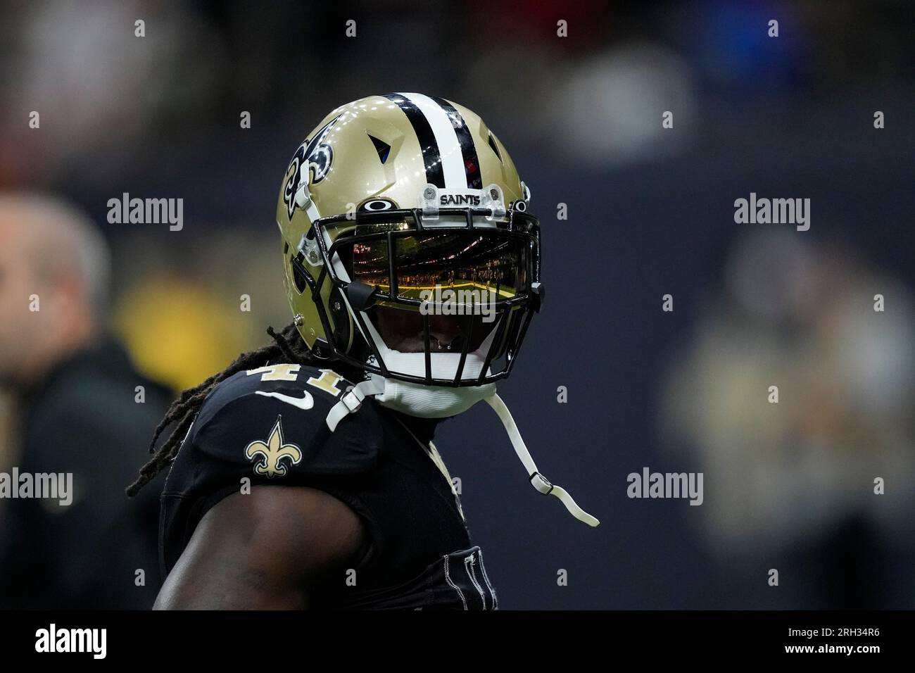 New Orleans Saints running back Alvin Kamara (41) warms up before a ...