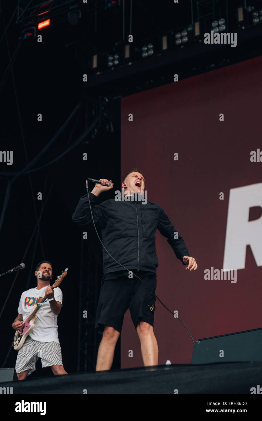 Newquay, Cornwall, UK. 12/08/2023. The Reytons performing at ...