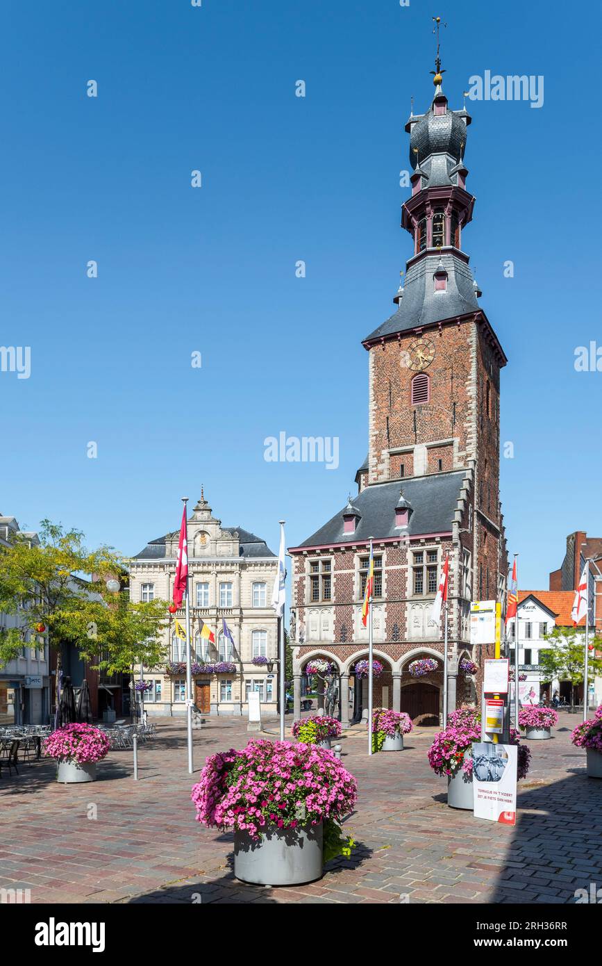 Flemish style medieval buildings hi-res stock photography and images ...