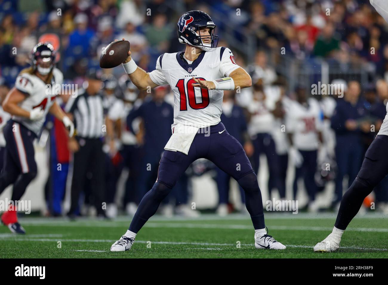 Houston Texans quarterback Davis Mills (10) prepares to make a pass ...