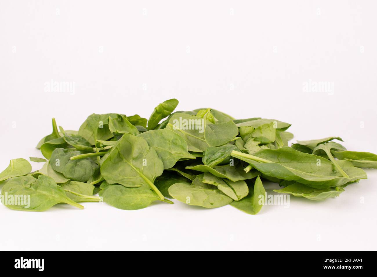 Pile fresh spinach leaves hi-res stock photography and images - Alamy