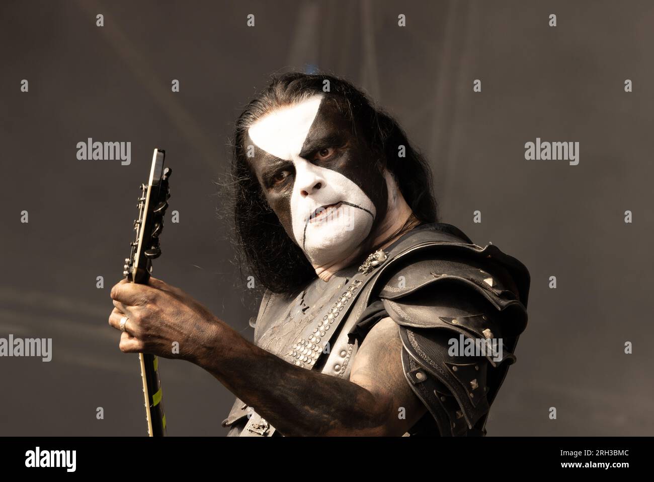 Metal 2 the masses hi-res stock photography and images - Alamy