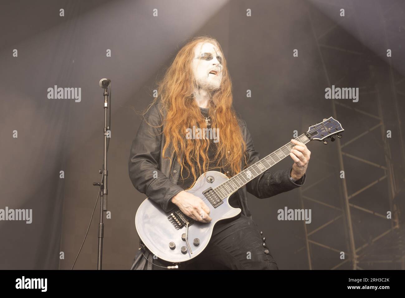 Metal 2 the masses hi-res stock photography and images - Alamy