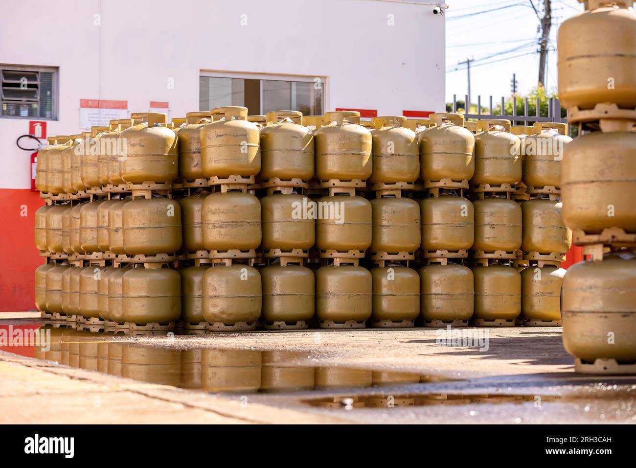 Lpg cooking gas tank cylinders hi-res stock photography and images - Alamy
