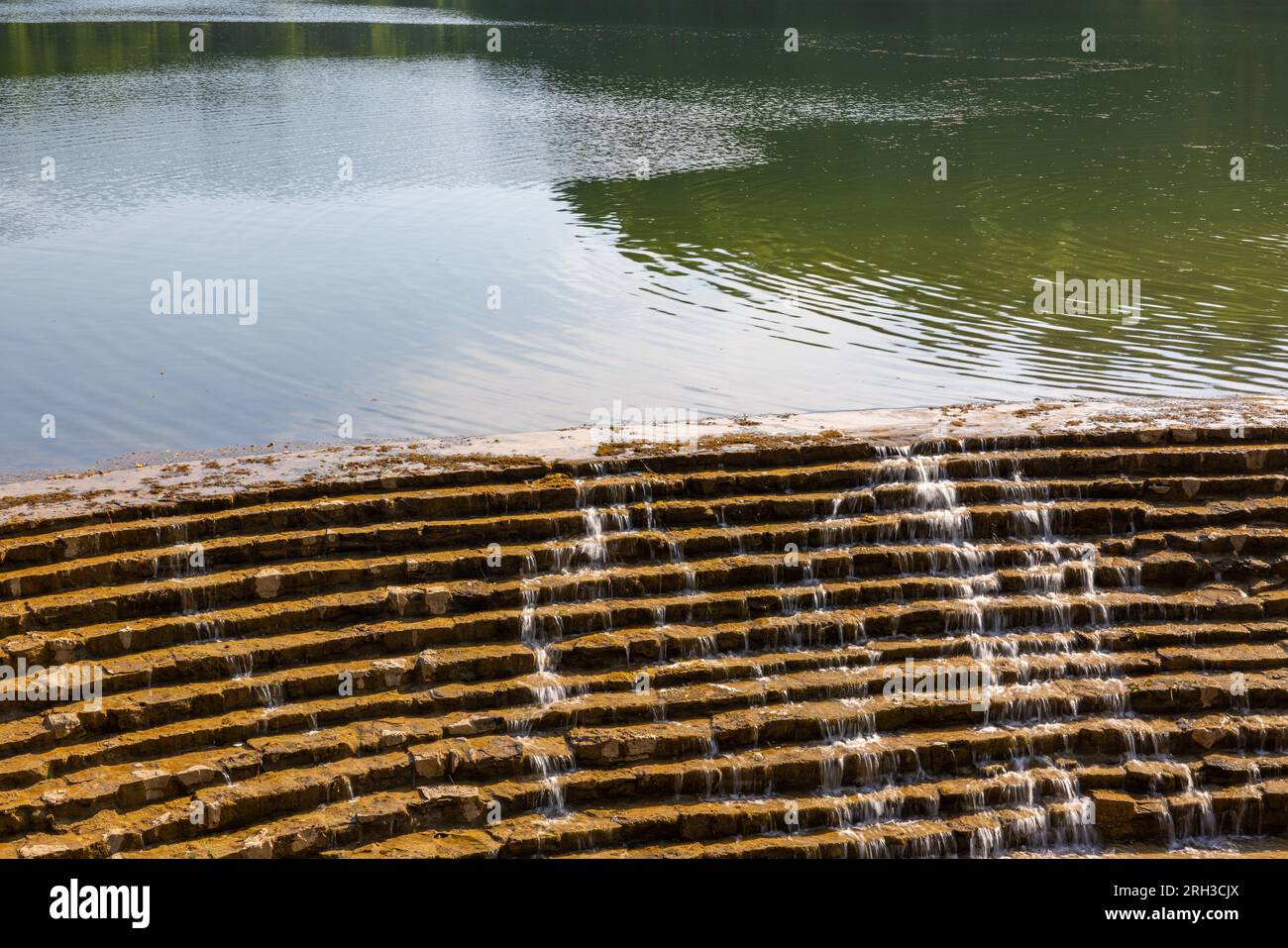 Cascade lake hi-res stock photography and images - Alamy