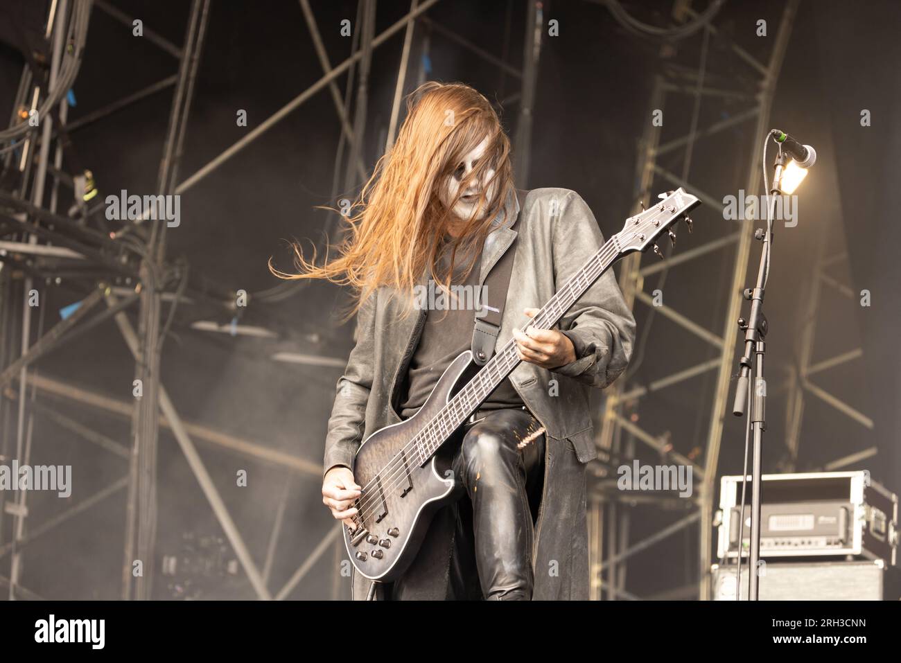 Metal 2 the masses hi-res stock photography and images - Alamy