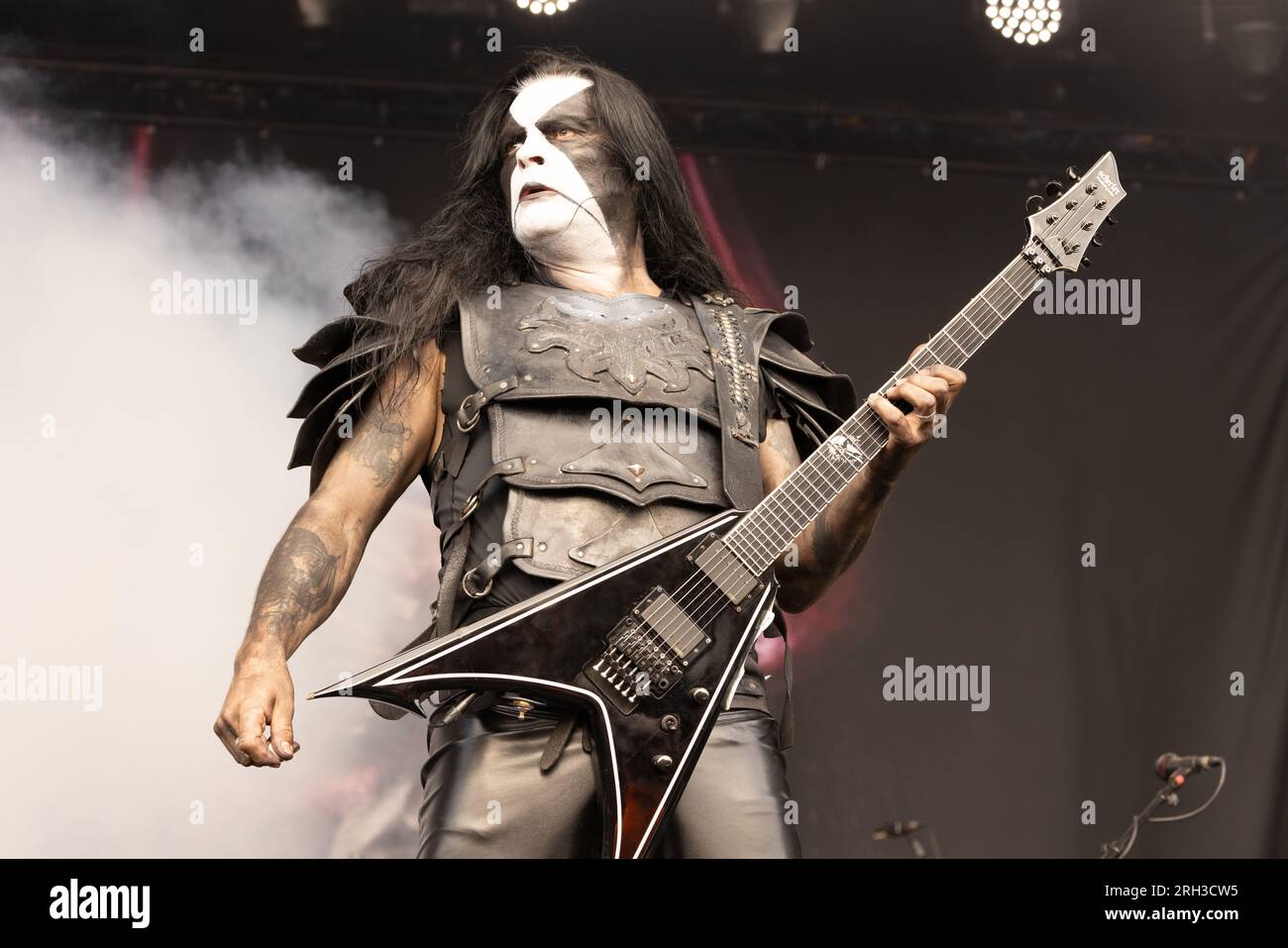 Metal 2 the masses hi-res stock photography and images - Alamy