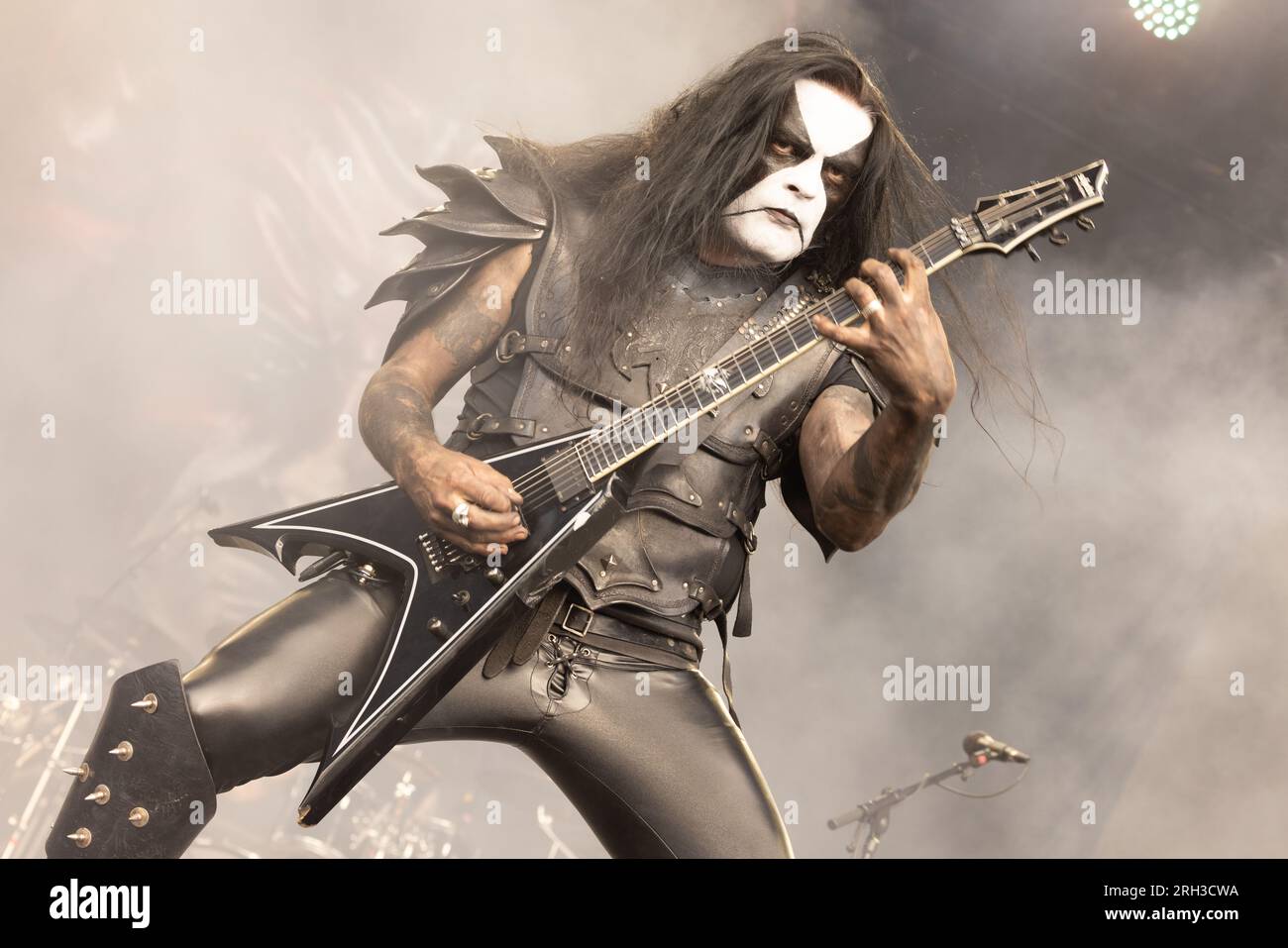 Metal 2 the masses hi-res stock photography and images - Alamy