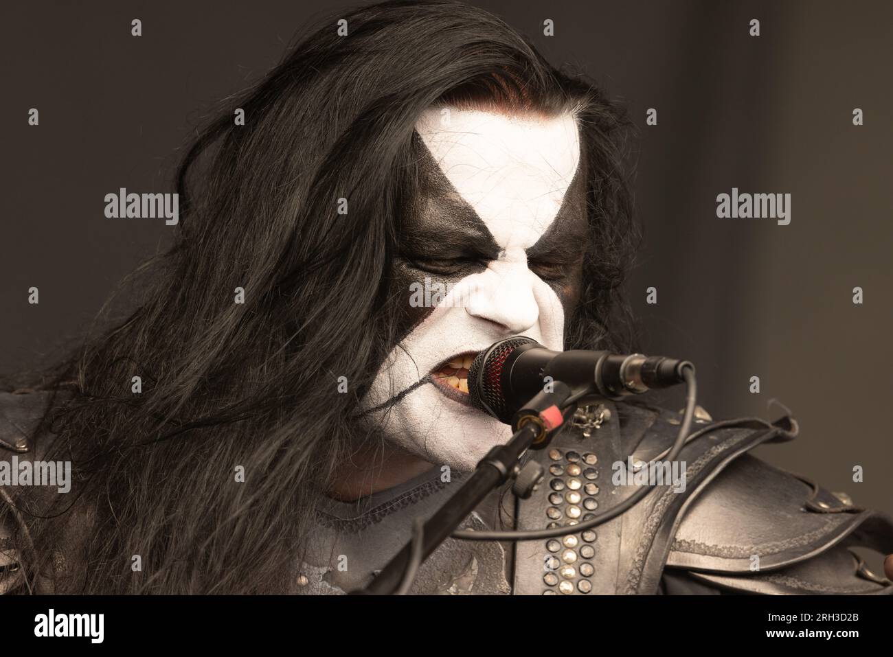 Metal 2 the masses hi-res stock photography and images - Alamy