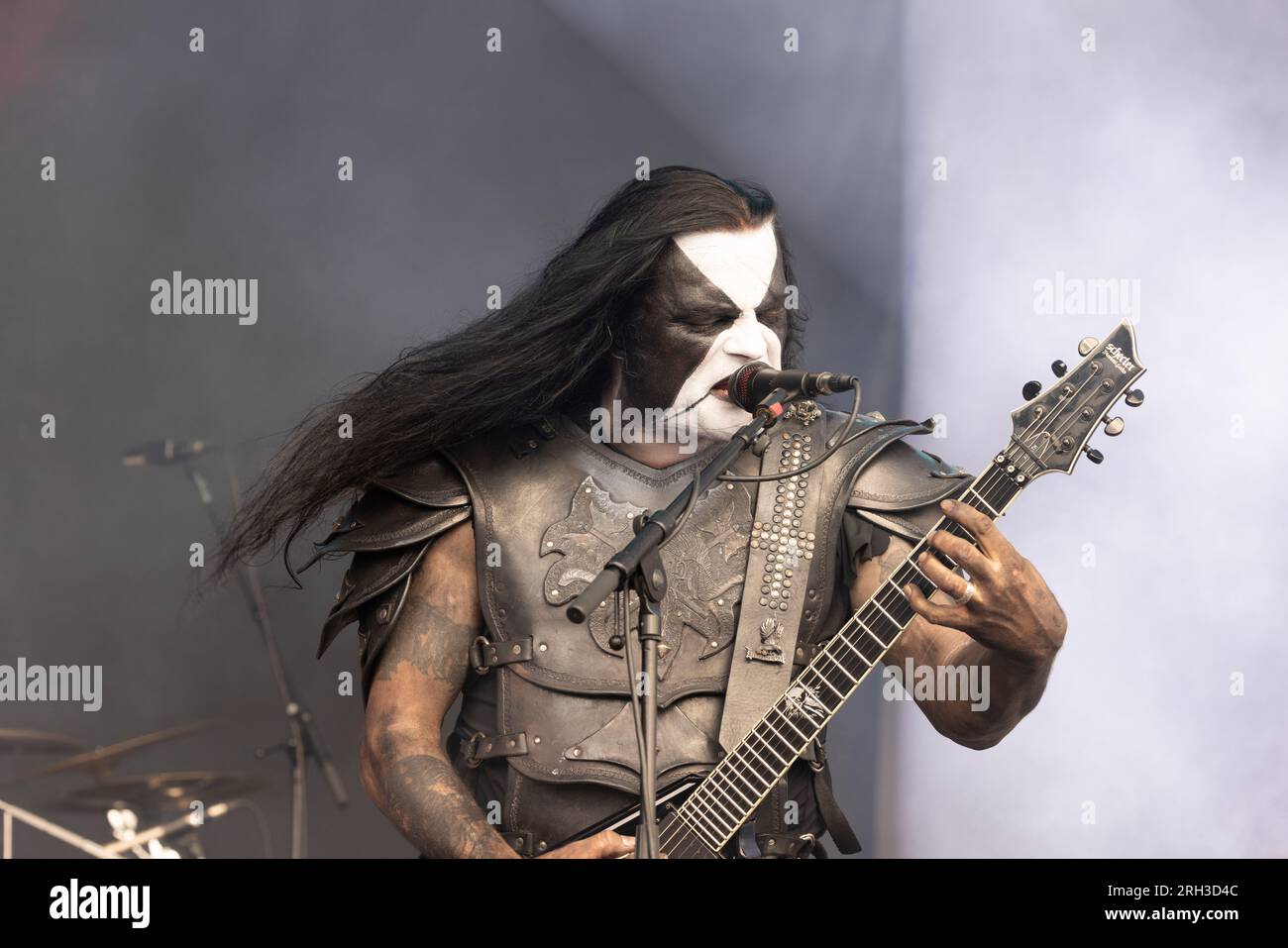 Metal 2 the masses hi-res stock photography and images - Alamy