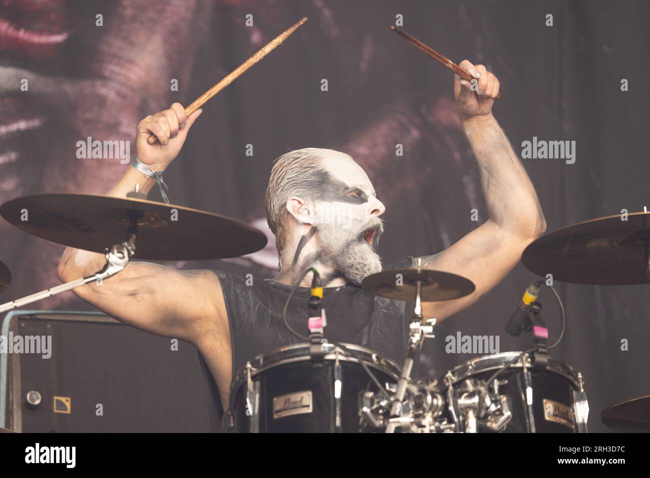 Metal 2 the masses hi-res stock photography and images - Alamy