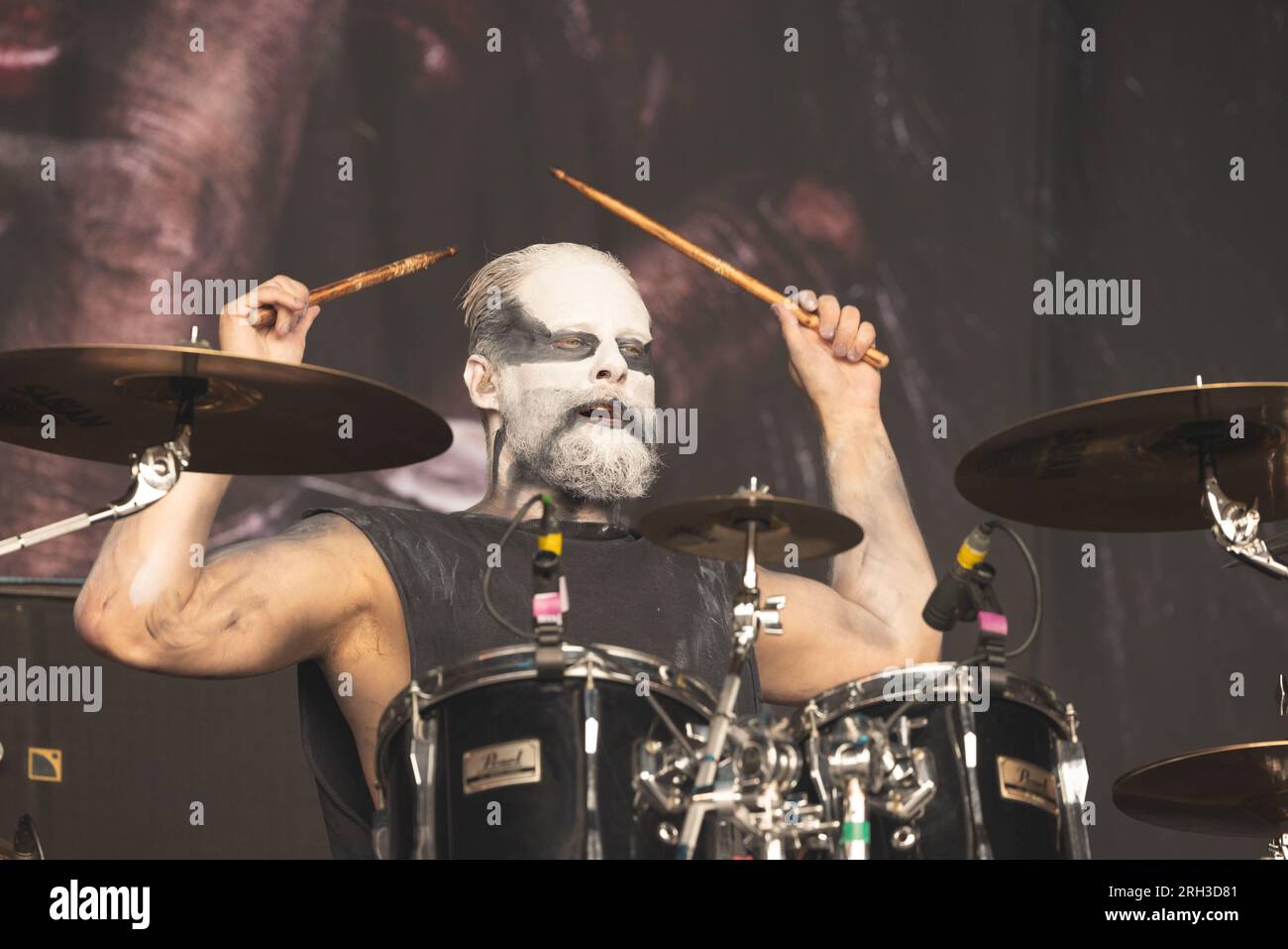 Metal 2 the masses hi-res stock photography and images - Alamy