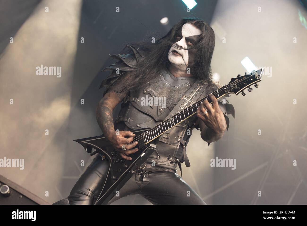 Metal 2 the masses hi-res stock photography and images - Alamy