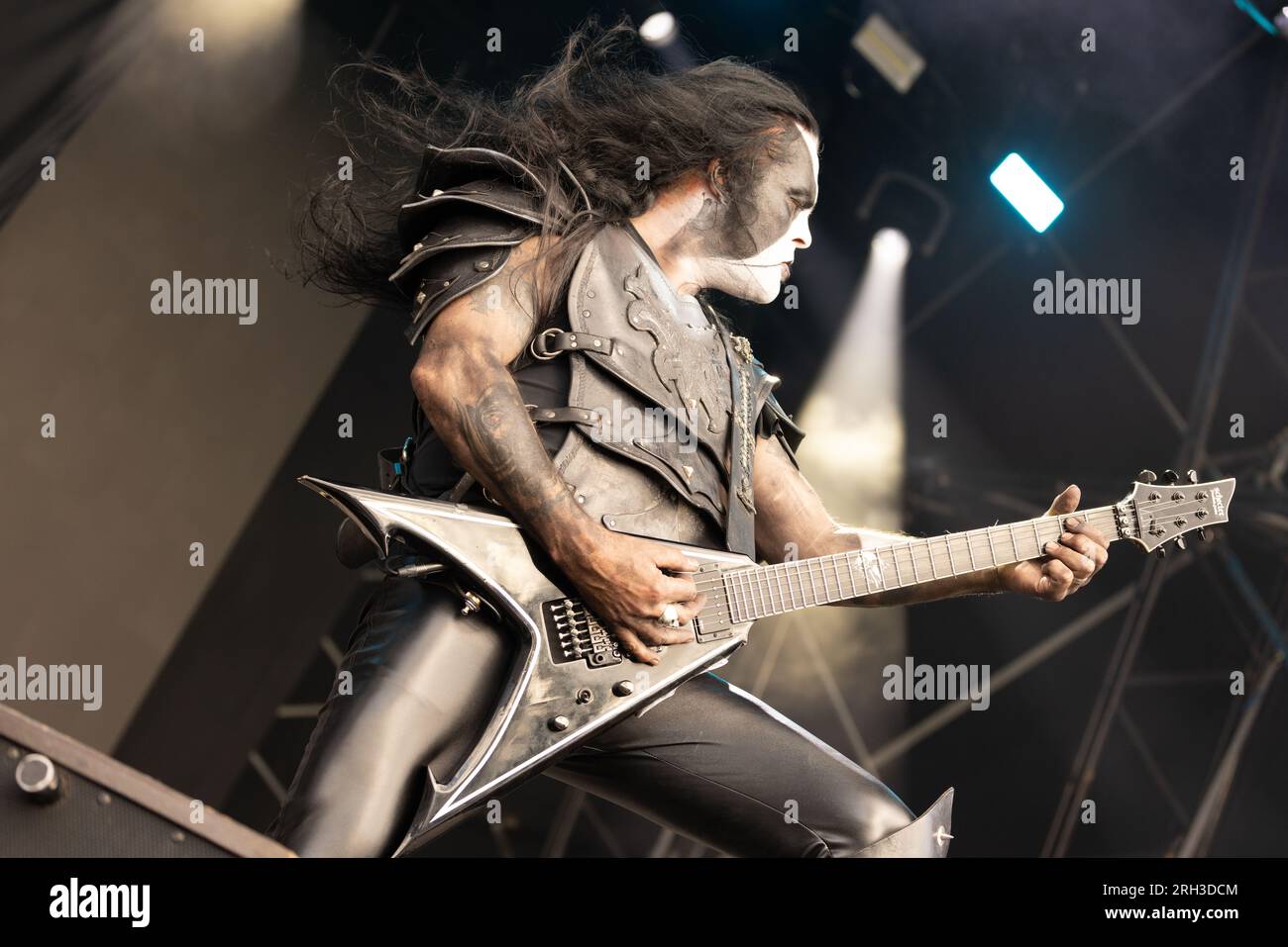 Metal 2 the masses hi-res stock photography and images - Alamy
