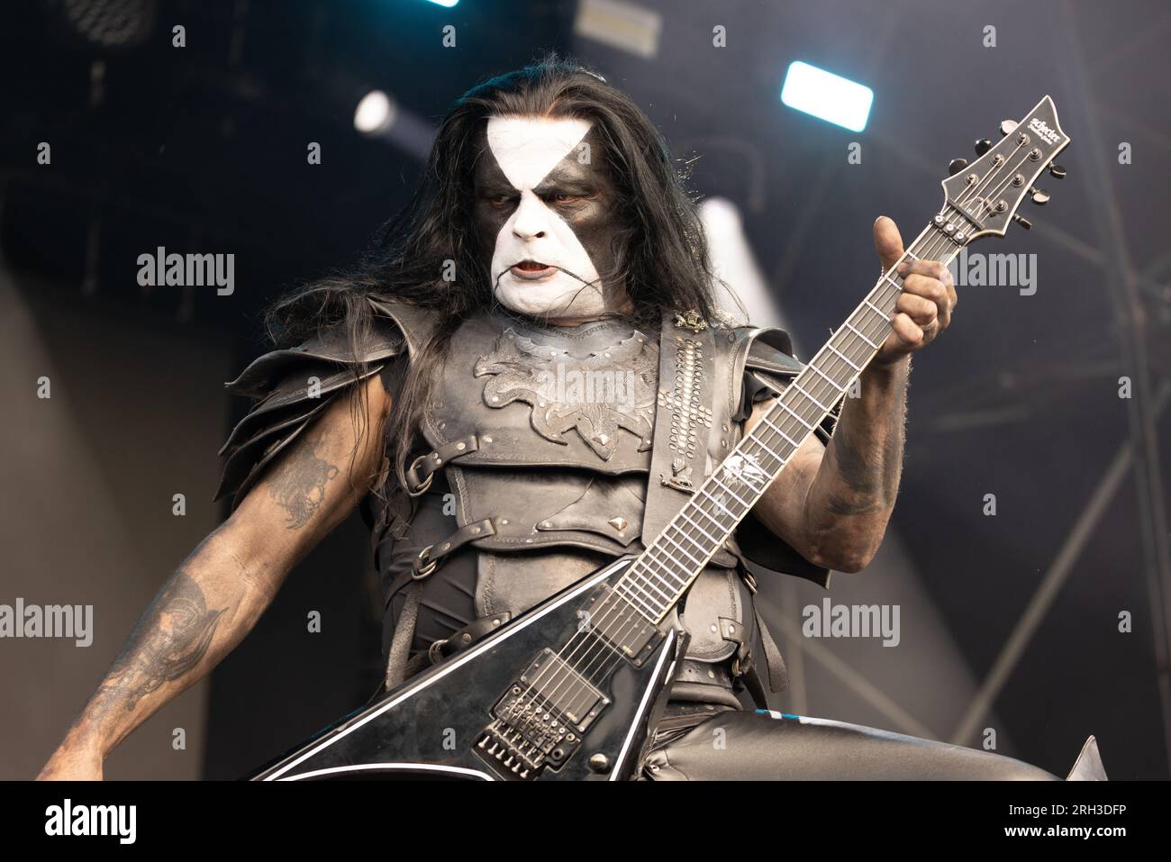 Metal 2 the masses hi-res stock photography and images - Alamy