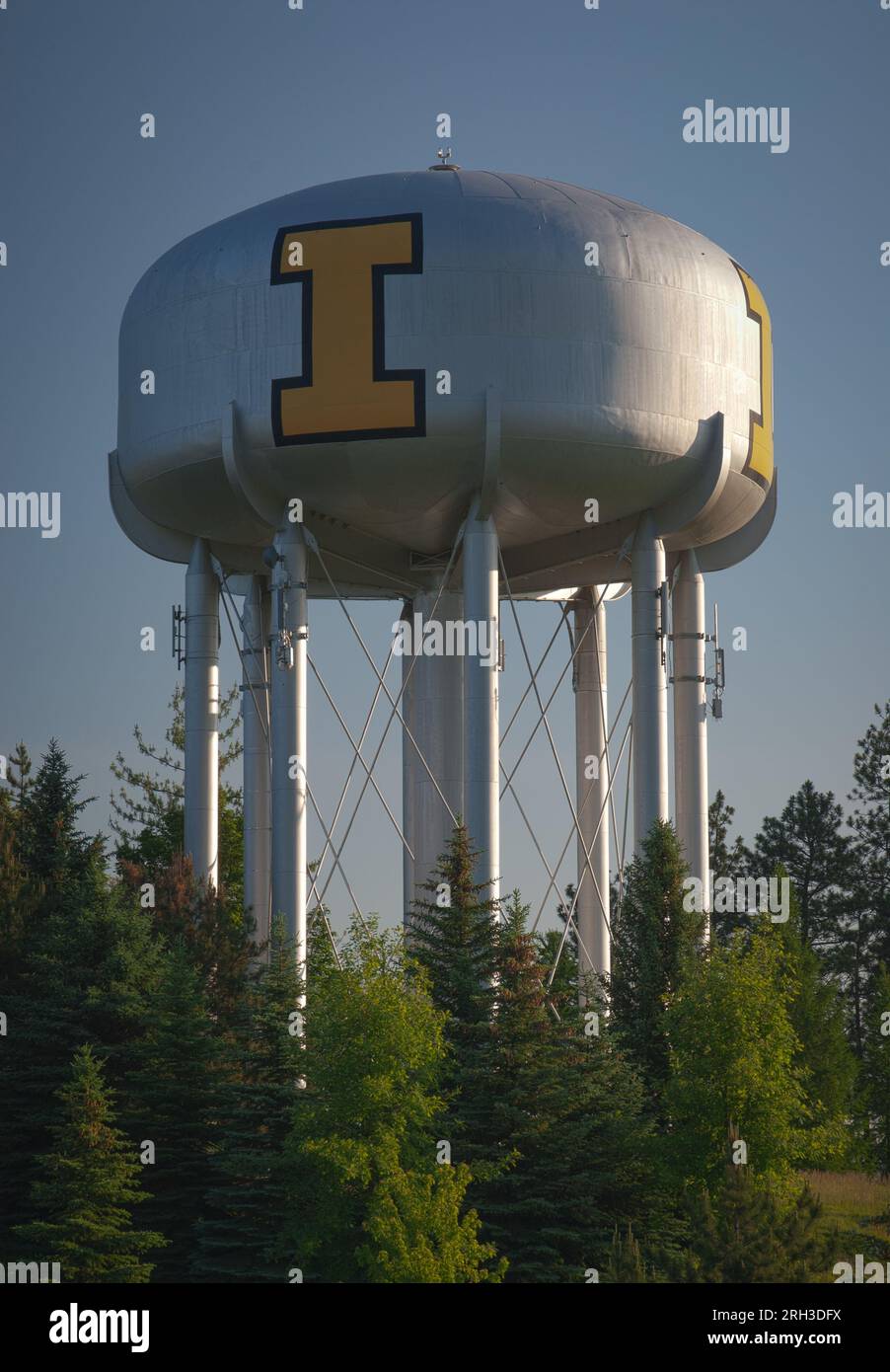 The "I Tower" watertower. Shattuck Arboretum, University of Idaho, Moscow, Idaho, USA Stock ...
