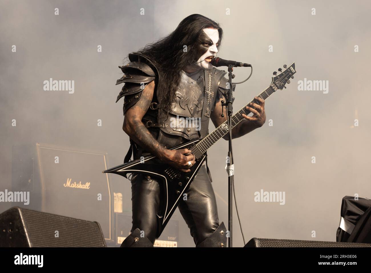 Metal 2 the masses hi-res stock photography and images - Alamy