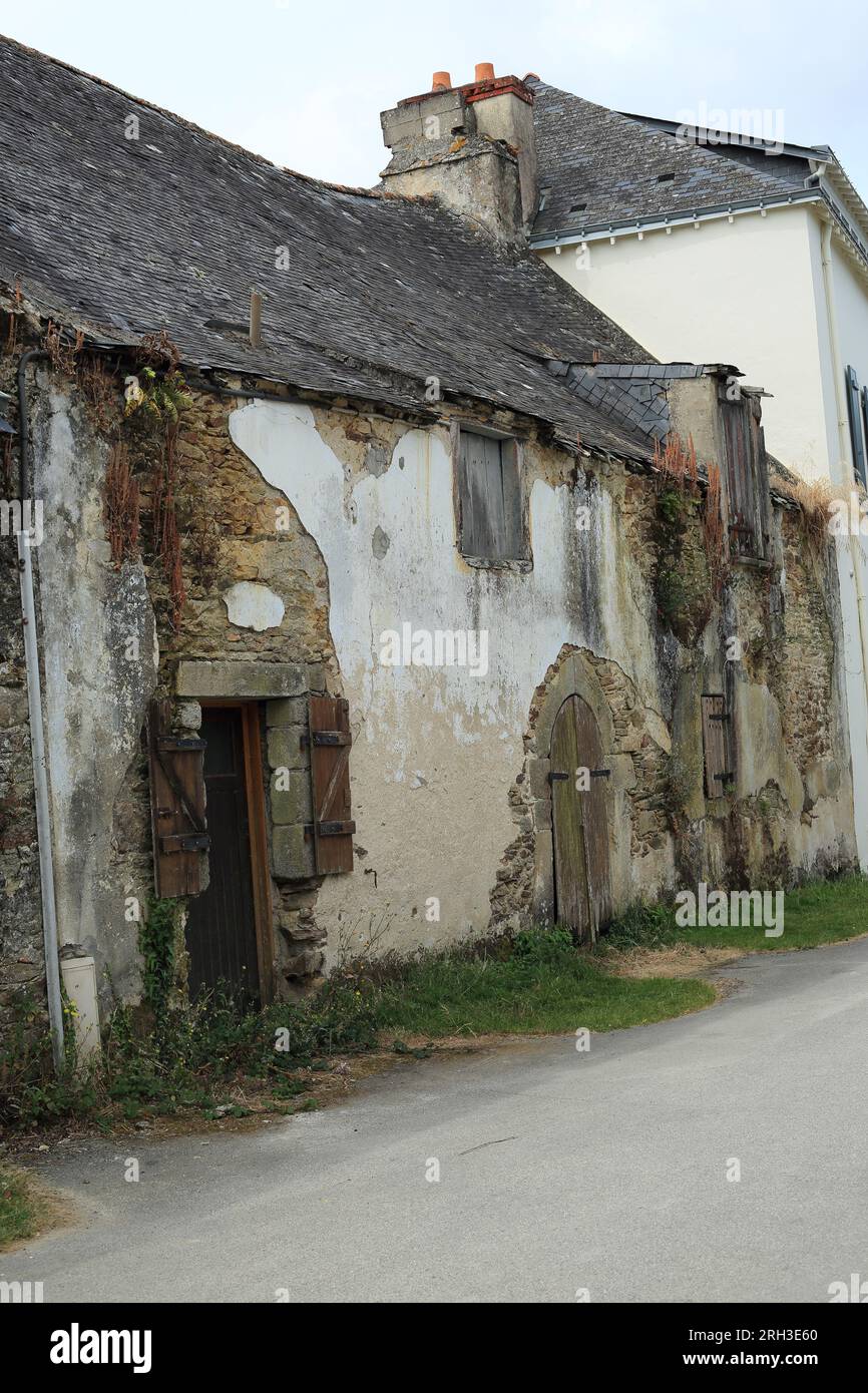 Old stone barn with slate roof in Kerbodec, Sarzeau, Morbihan, Brittany ...