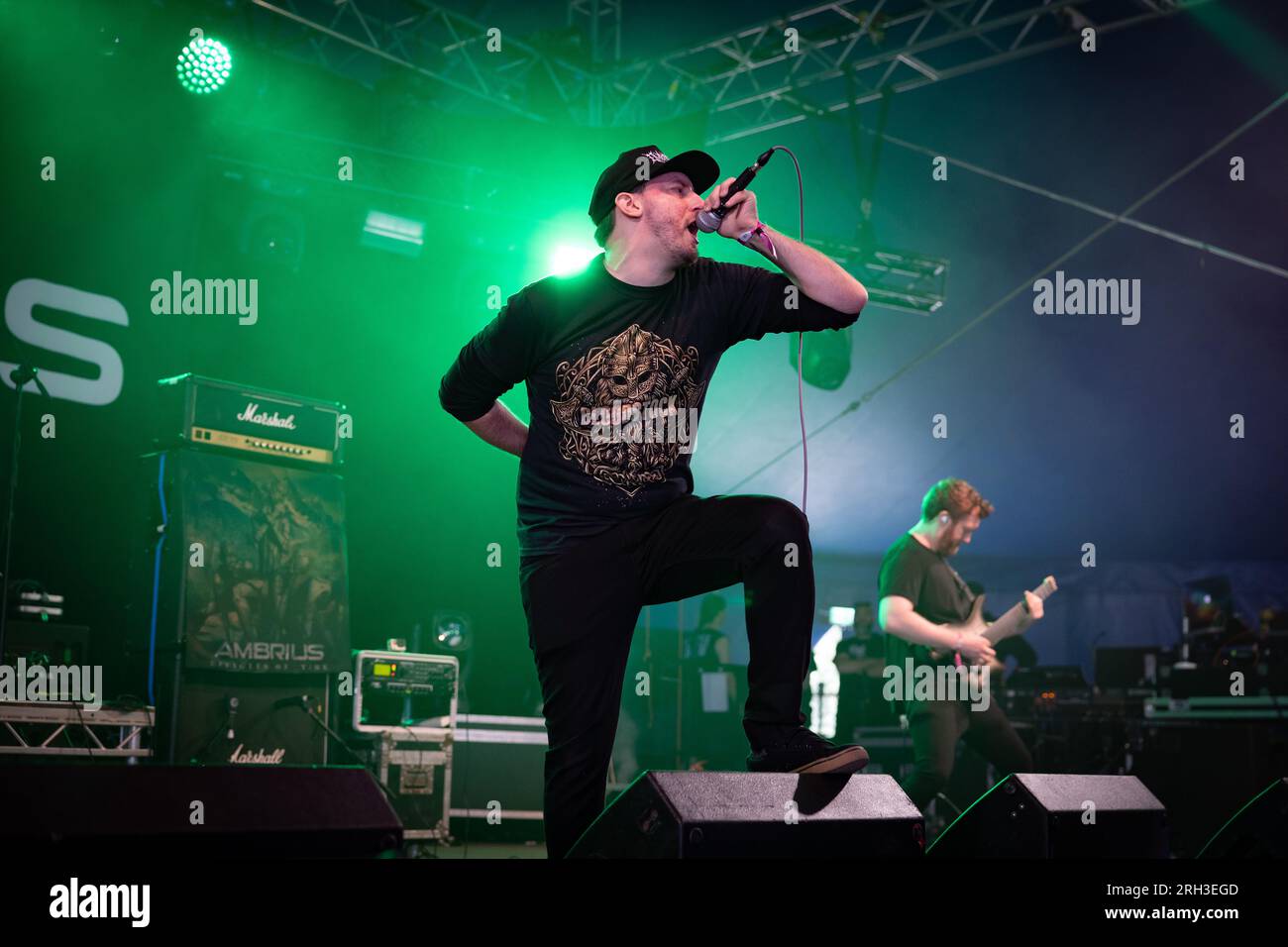 Metal 2 the masses hi-res stock photography and images - Alamy