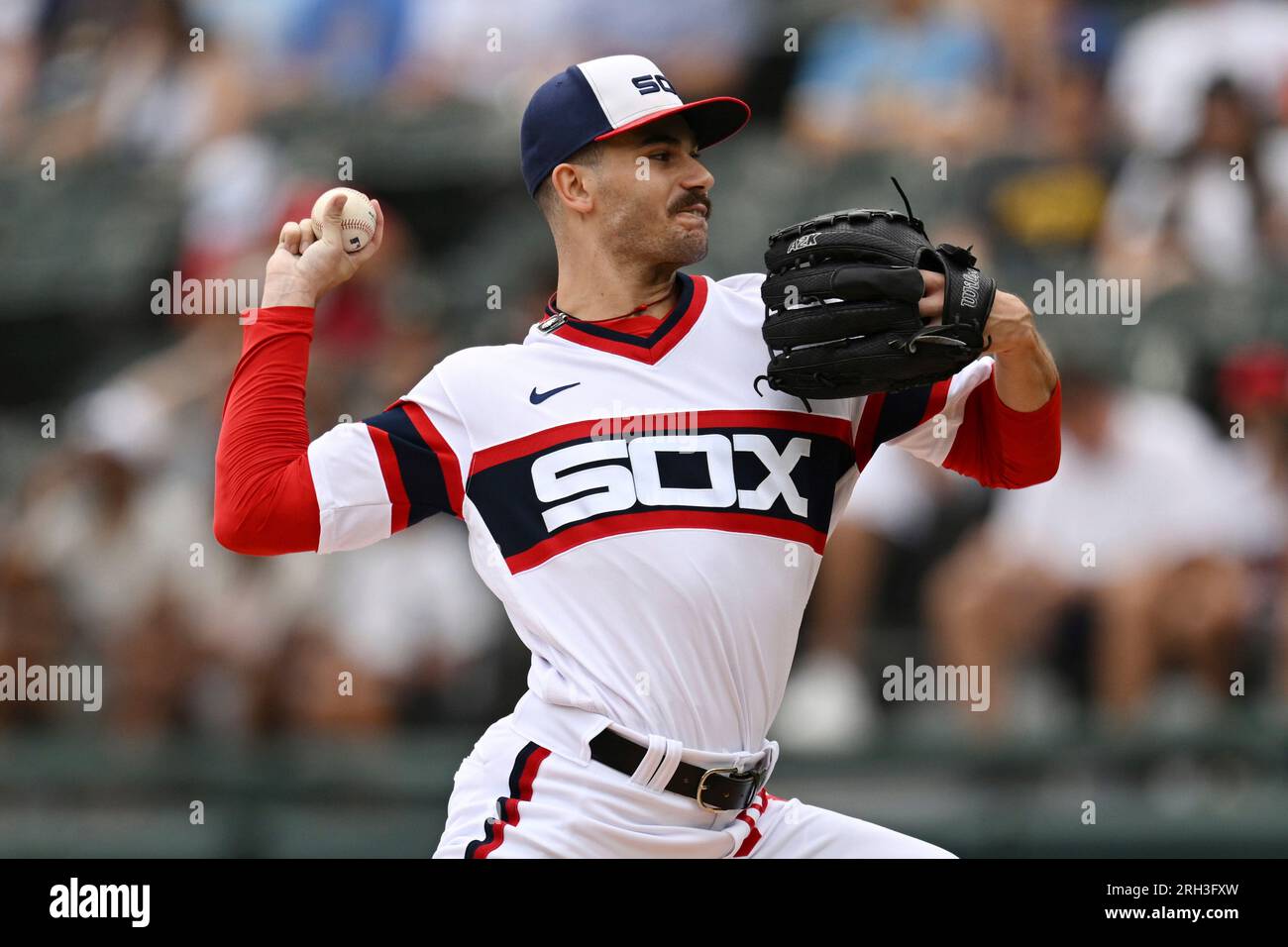 Chicago White Sox starting pitcher Dylan Cease throws during the first ...