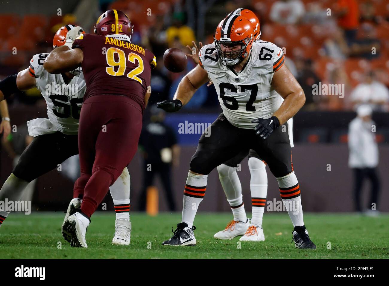 Nfl Offensive Lineman Blocking