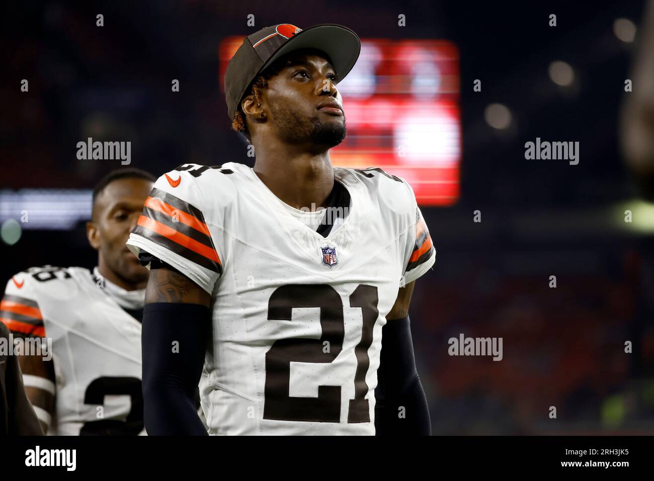 Cleveland Browns cornerback Denzel Ward (21) walks off of the field at ...