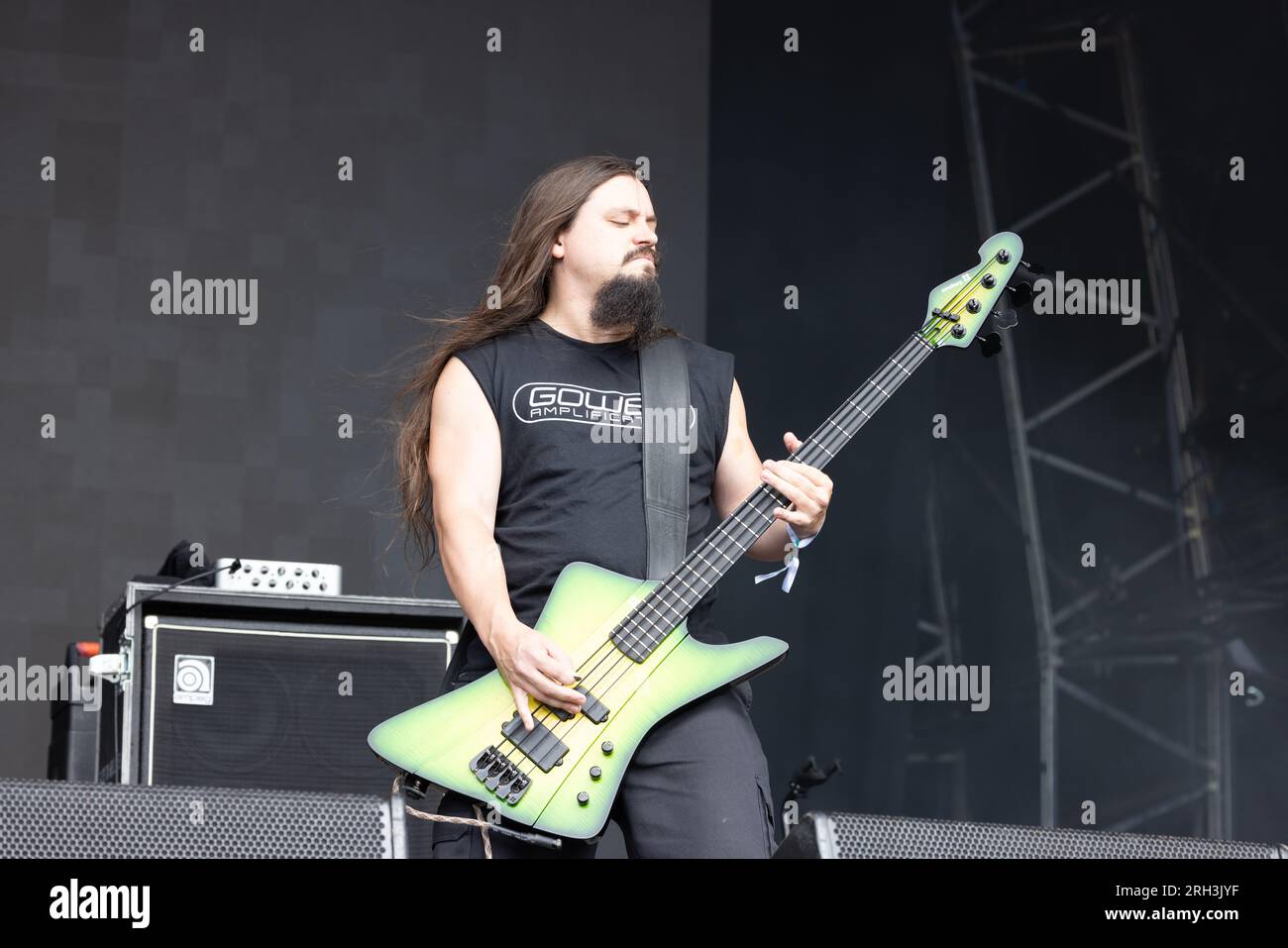 Metal 2 the masses hi-res stock photography and images - Alamy