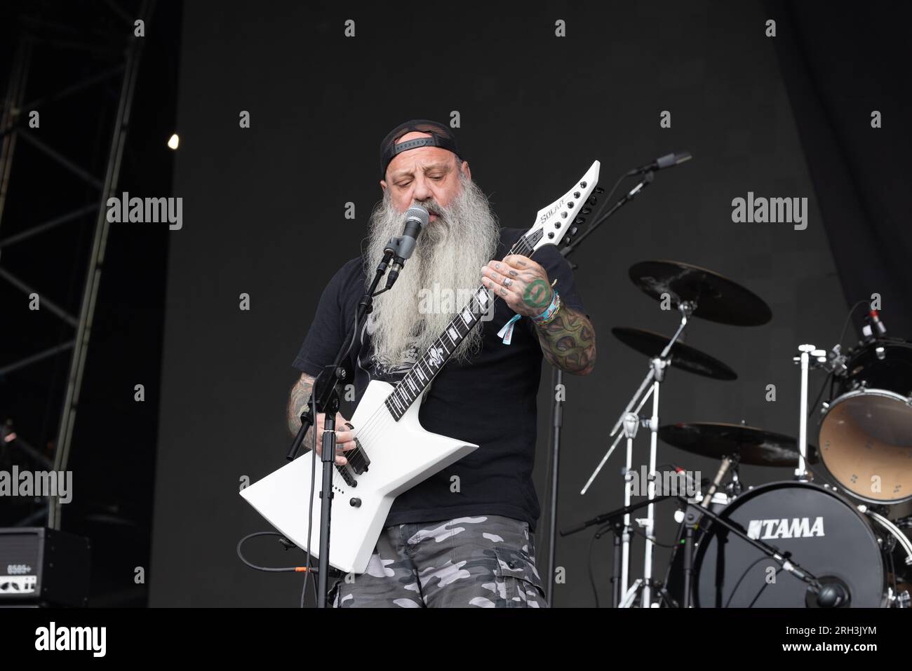 Metal 2 the masses hi-res stock photography and images - Alamy