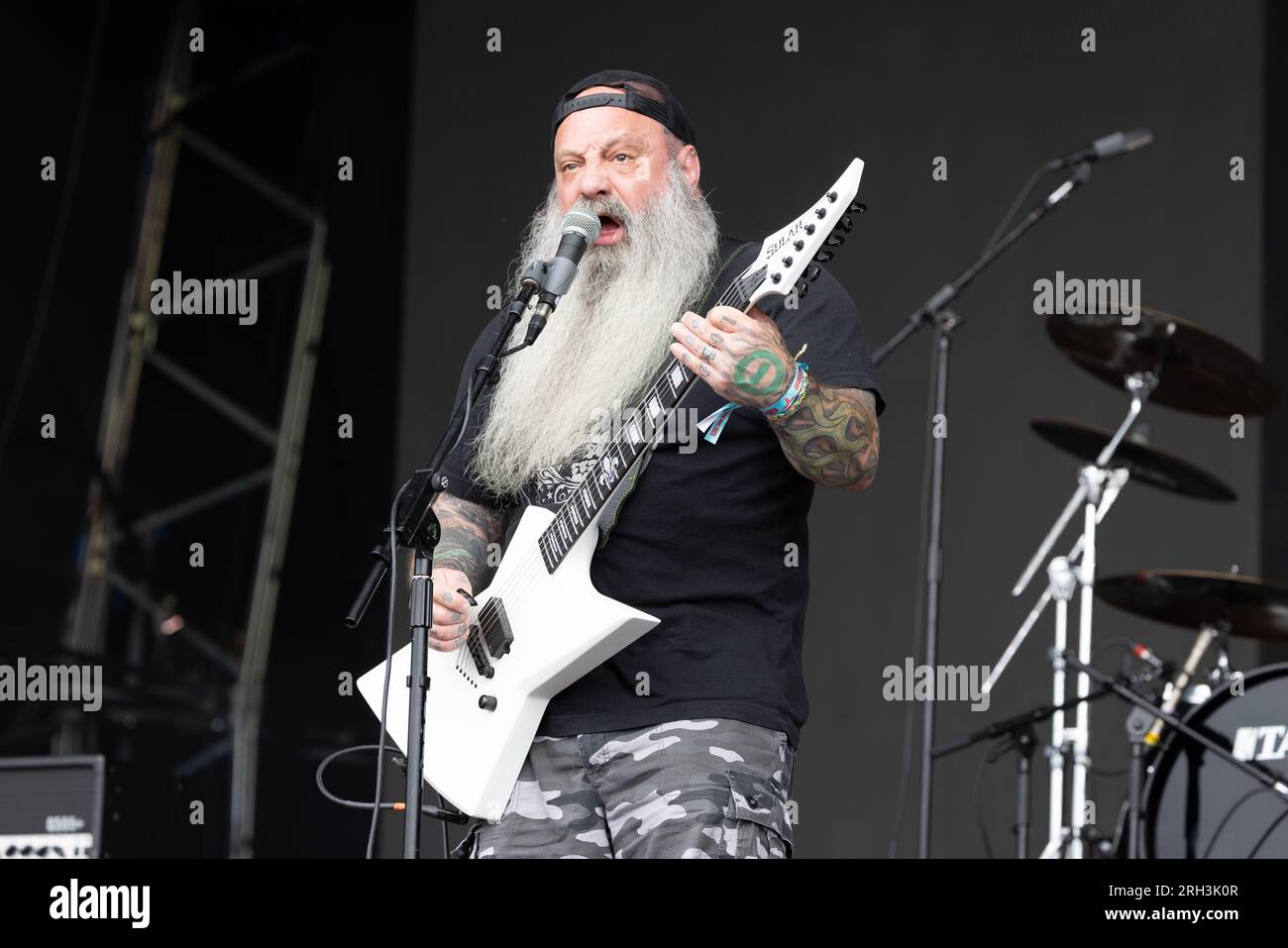 Metal 2 the masses hi-res stock photography and images - Alamy