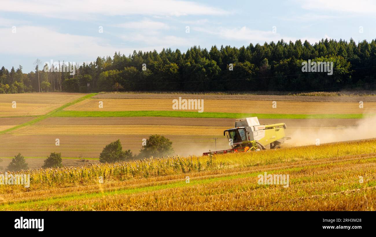Claas combine harvester hi-res stock photography and images - Alamy