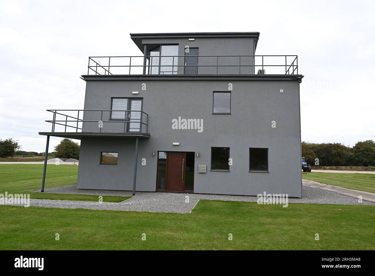 Exterior disused control tower raf hi-res stock photography and images ...