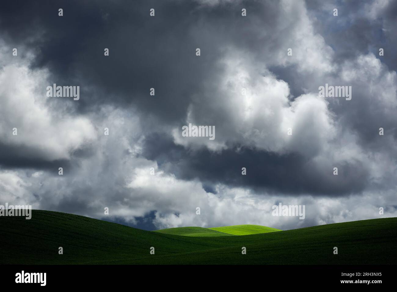 Stratus cloud prairie hi-res stock photography and images - Alamy