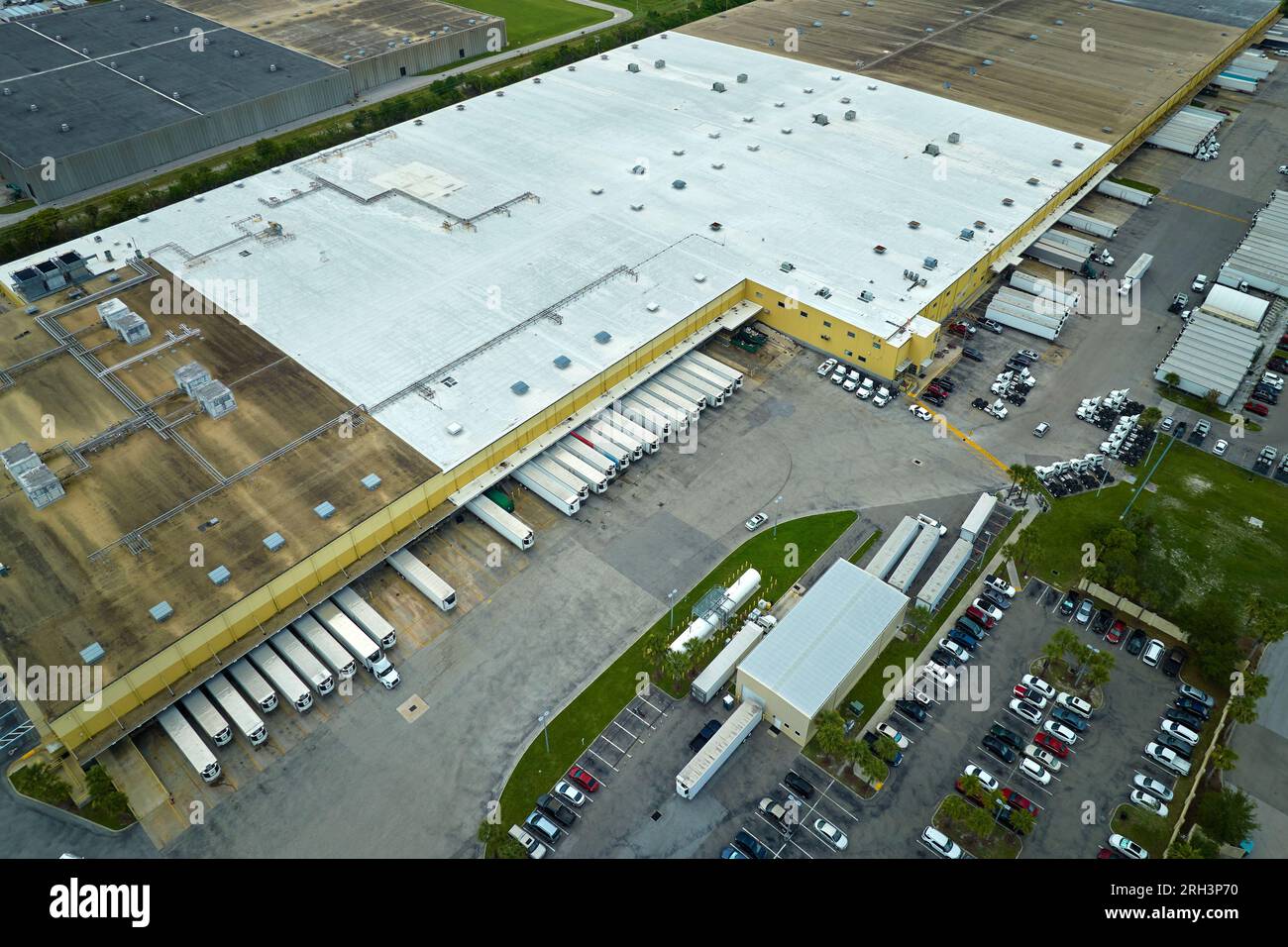 Produce truck terminal hi-res stock photography and images - Alamy