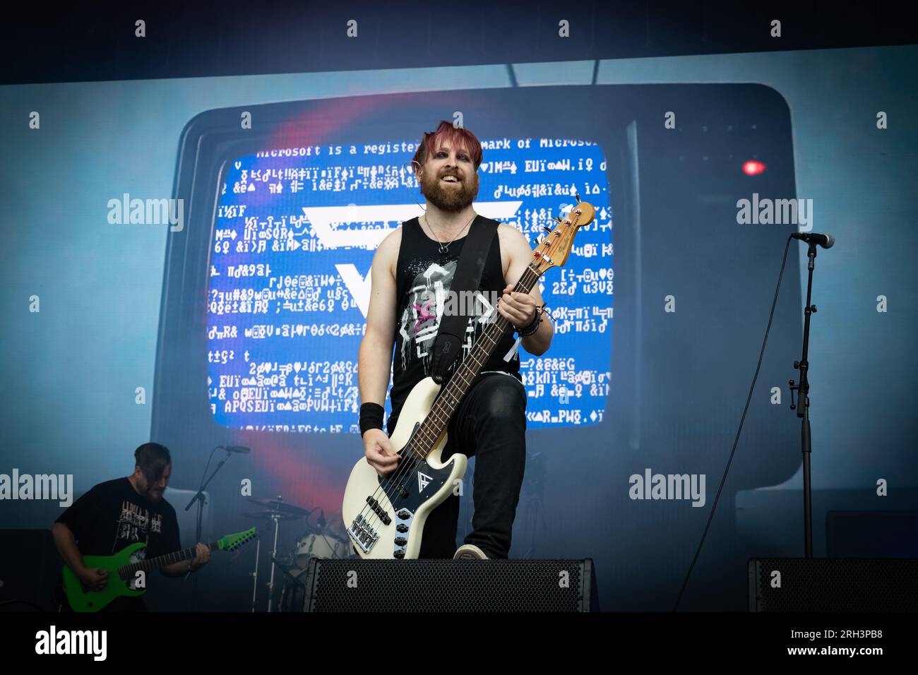 Metal 2 the masses hi-res stock photography and images - Alamy