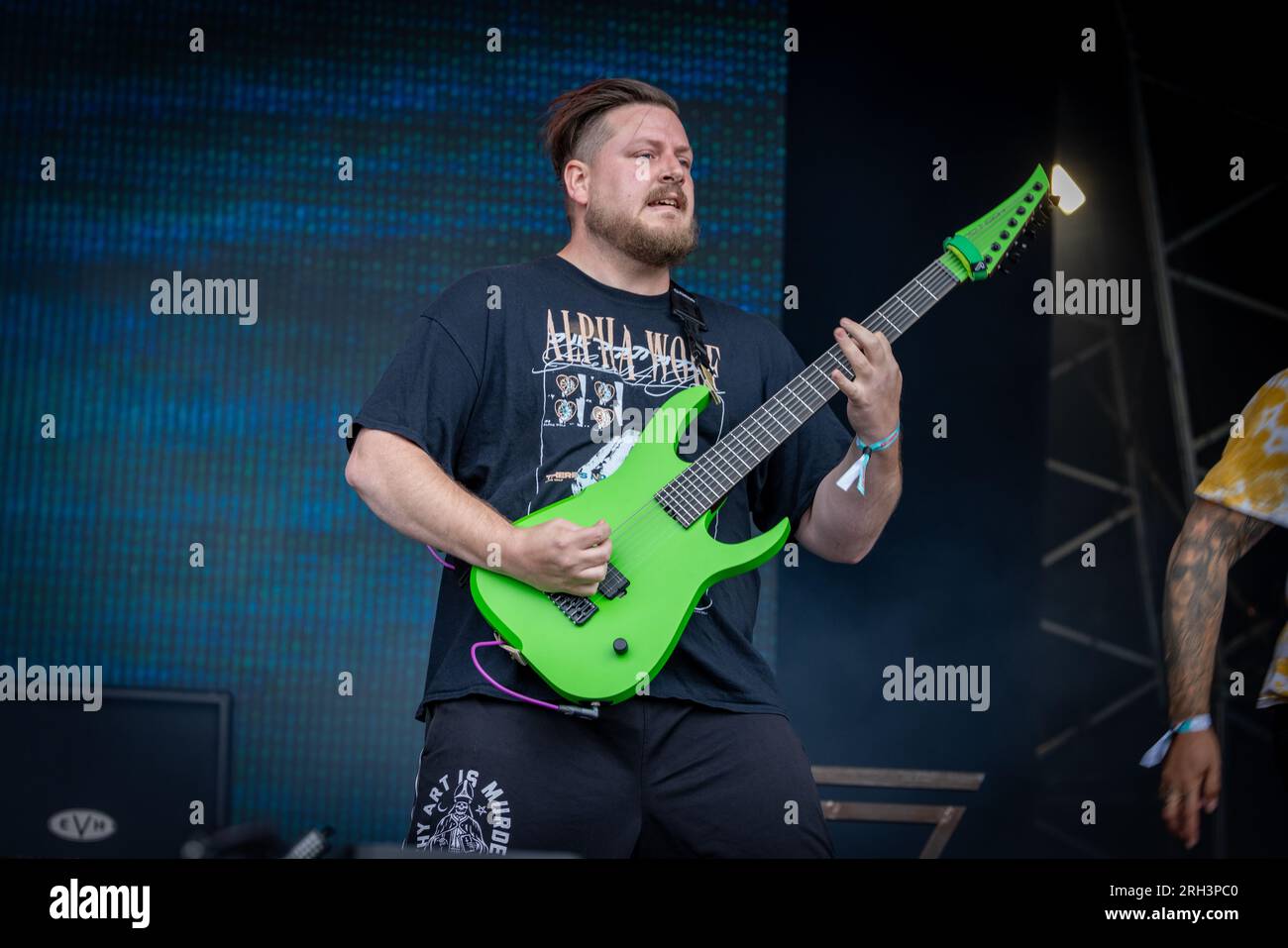 Metal 2 the masses hi-res stock photography and images - Alamy