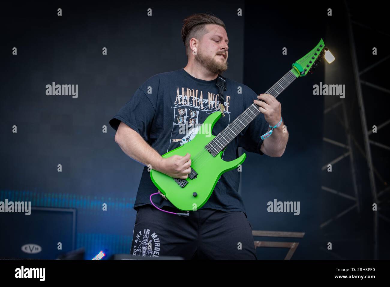 Metal 2 the masses hi-res stock photography and images - Alamy