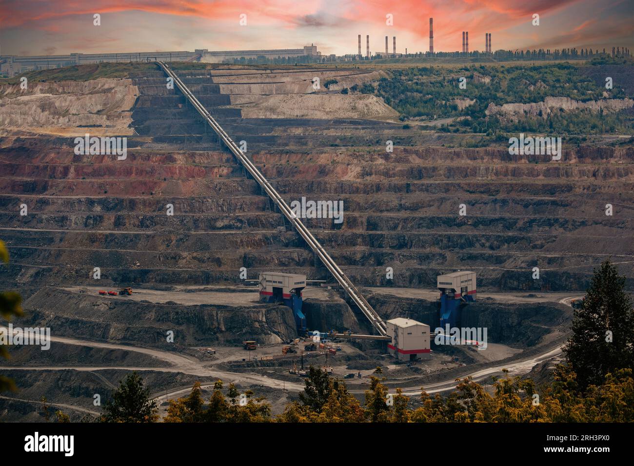 Iron ore mine conveyor hi-res stock photography and images - Alamy