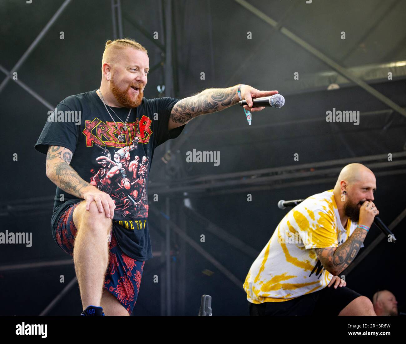 Metal 2 the masses hi-res stock photography and images - Alamy