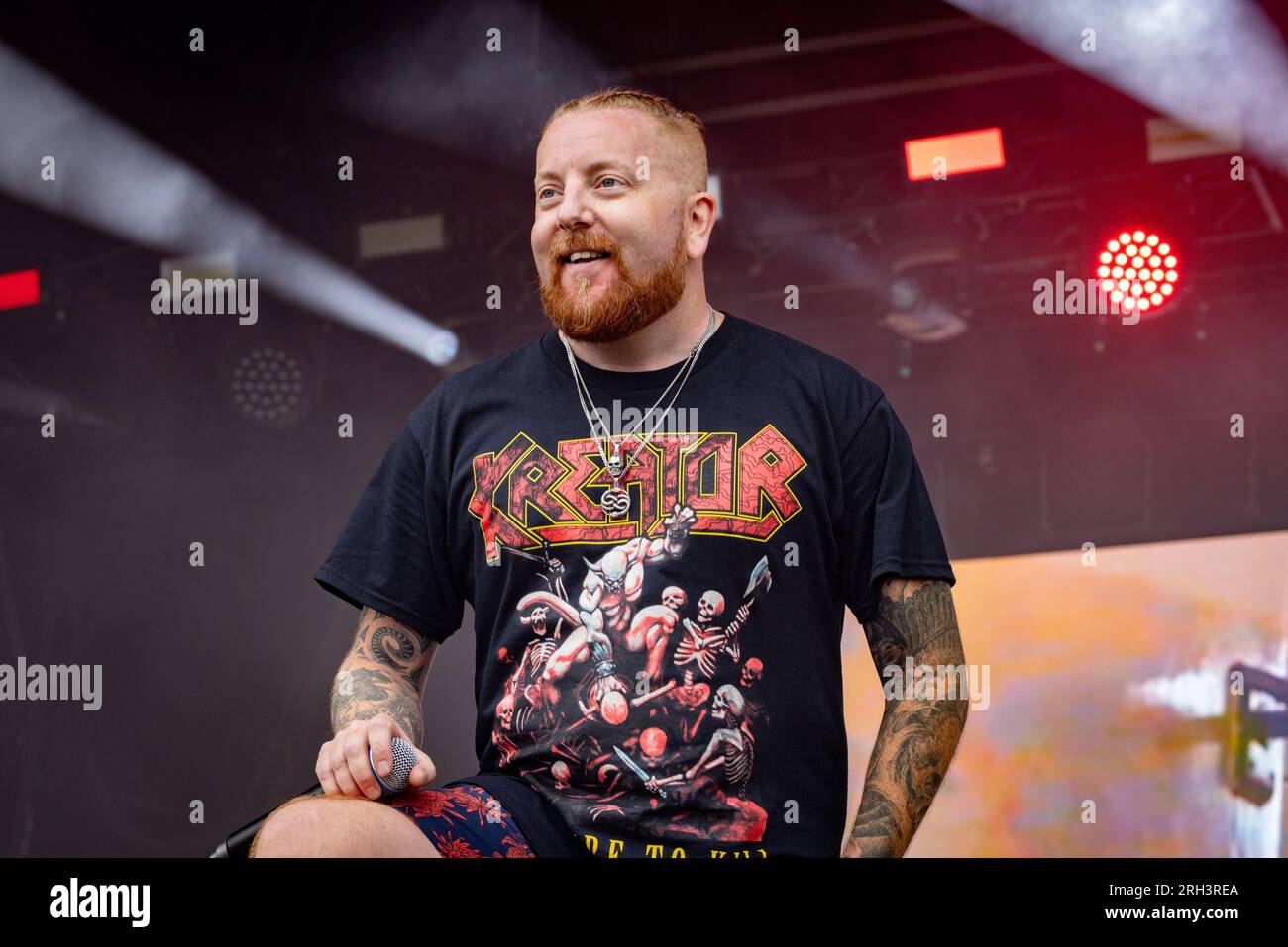 Metal 2 the masses hi-res stock photography and images - Alamy