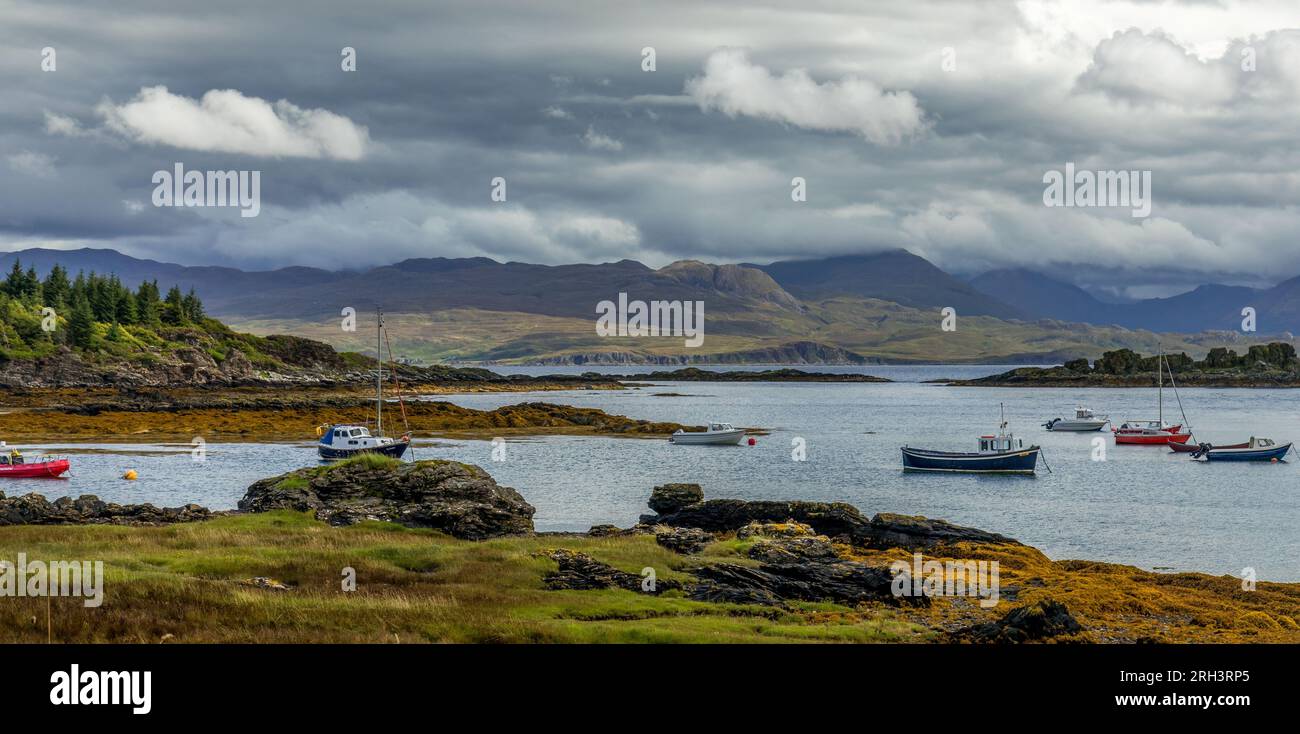 Landscape sea view with stormy and cloudy sky and reflection in the ...