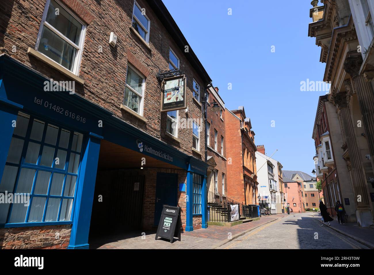 The Sailmakers Arms traditional pub on the High Street in Hull's old ...