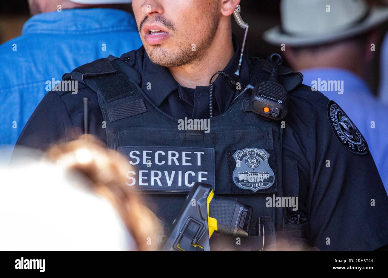 Des Moines, Iowa, USA - August 12, 2023: A Secret Service agent guards ...