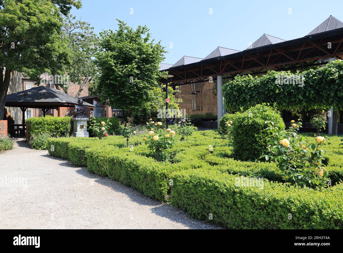 Hulls' Museum Quarter, home to 3 great free museums, Wilberforce House ...
