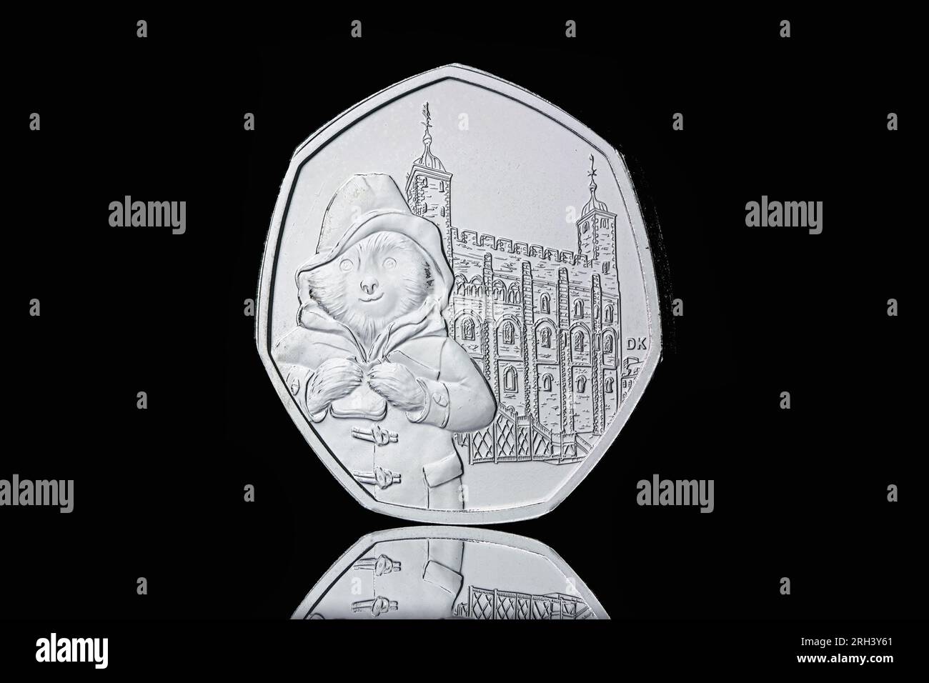Tower of london fifty pence hi-res stock photography and images - Alamy