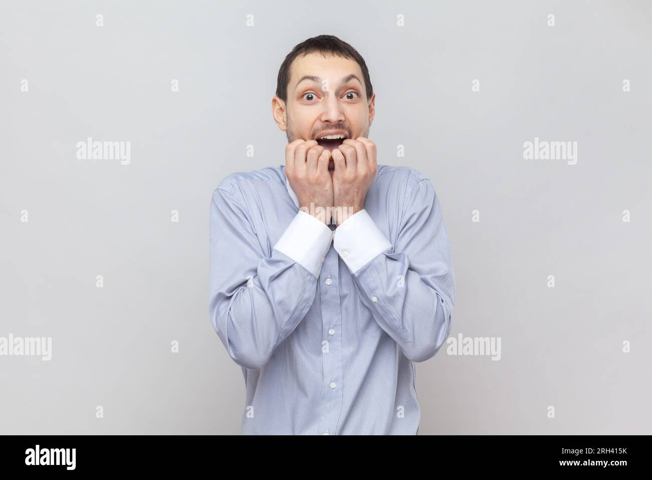 Portrait of scared frighten handsome man standing with open mouth ...