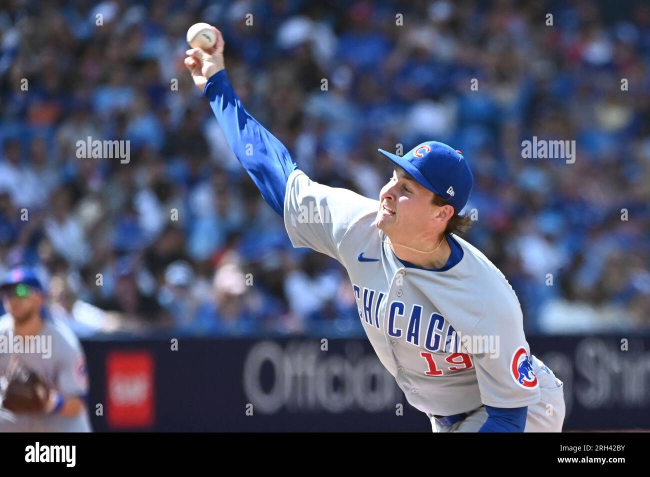 Chicago Cubs relief pitcher Hayden Wesneski (19) throws to a Toronto ...
