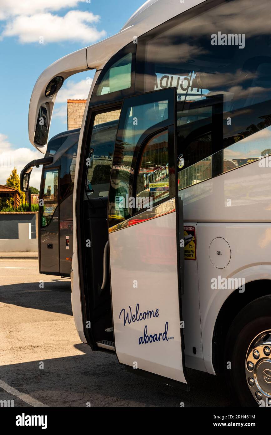 Salisbury, Wiltshire, England, UK. 6 August 2023. Commercial coaches ...
