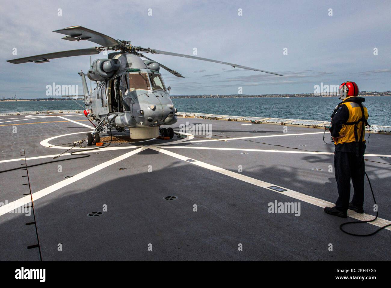 Helicopter landing deck hi-res stock photography and images - Alamy