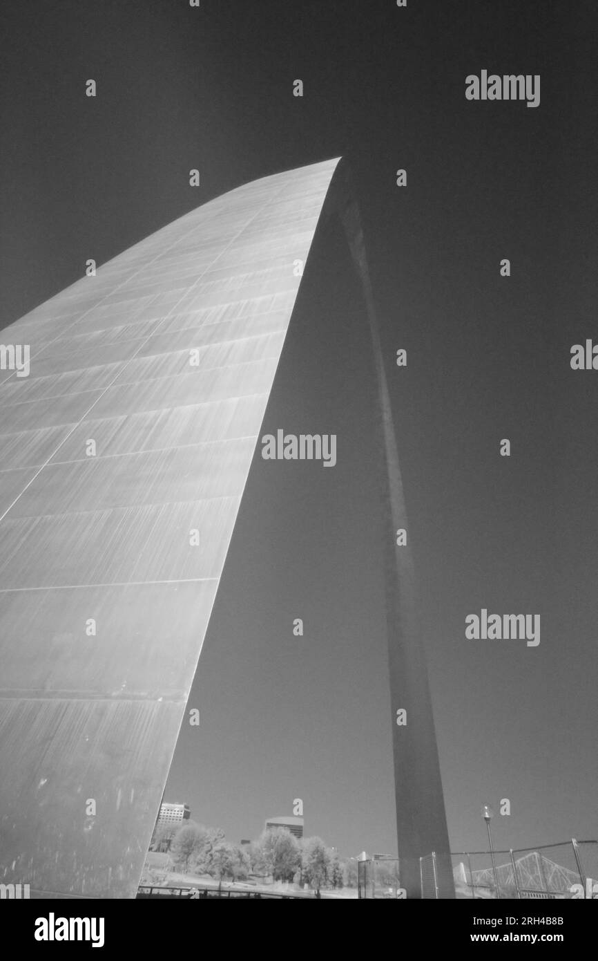 Gateway arch saint louis Black and White Stock Photos & Images - Alamy